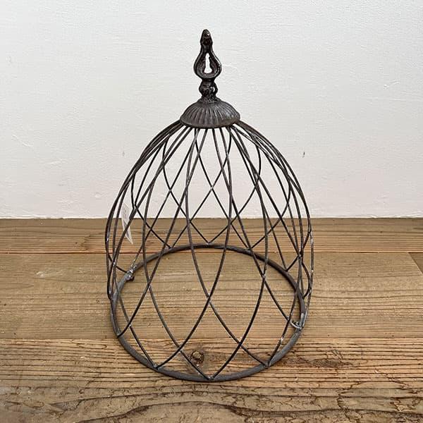 アイアン製のドーム状のオベリスクです。鉢やお庭に置いて、寄せ植えやオブジェとして楽しめます。組み立て式です。※詳しい商品説明は下のほうに記載があります