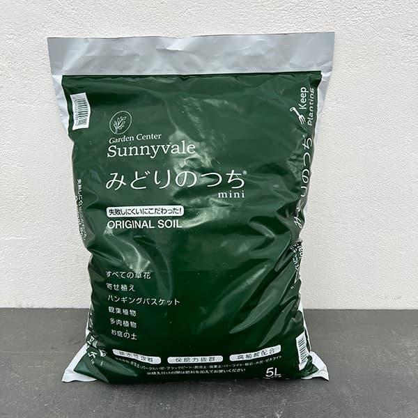 プロ園芸家で人気ユーチューバーでもある間室みどりさんこだわりのオリジナル培養土です。長年園芸店を営む中、お悩みのお客様からの「こんな土があったら」というご相談をカタチにしました。「失敗しにくい」にこだわった配合だから、植物全般にお使いいただ...