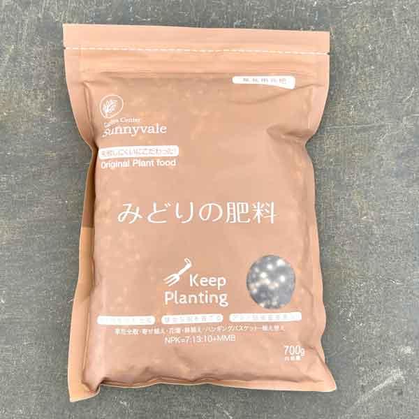 プロ園芸家で人気ユーチューバーでもある間室みどりさん監修の、失敗しにくいにこだわった肥料です。草花全般、トマトやナスなどの実のなる野菜にも。元肥・追肥と両方に使えます。※詳しい商品説明は下のほうに記載があります