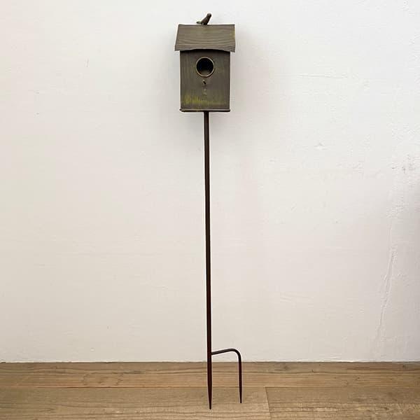 ★入荷から日数が経ったためセール価格となりました。★巣箱ピックシリーズは、植物のそばに飾るだけでやさしいアクセントになるデコレーションピックです。自然な雰囲気を演出し、鉢植えや花壇に気軽に取り入れられます。おしゃれな庭づくりのアクセントとし...