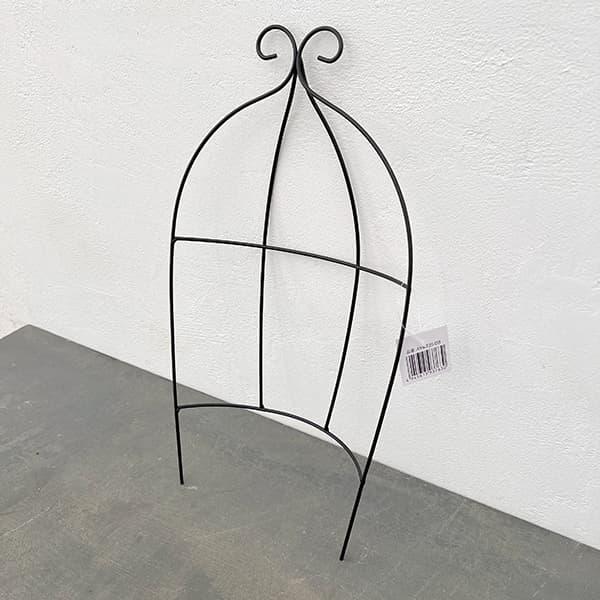 狭いスペースや鉢植えにも使える、コンパクトサイズのミニトレリスです。小さな鉢やプランターに差し込むだけで、つる性植物の誘引や植物の支柱として活躍します。アイアン製でしっかりとした作りながらも軽量で扱いやすく、植物に合わせて自由に配置できるの...