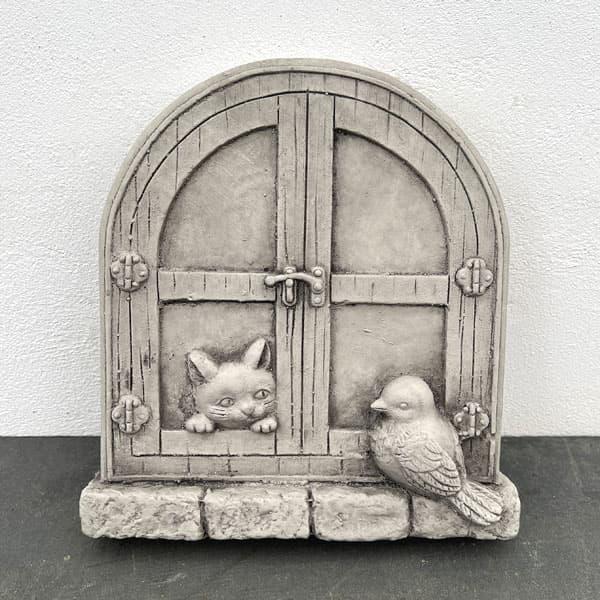 アンティーク風のグラスファイバー製ウォールプレートです。しっかりとした存在感があり、お部屋やガーデンのワンポイントにどうぞ！※詳しい商品説明は下のほうに記載があります