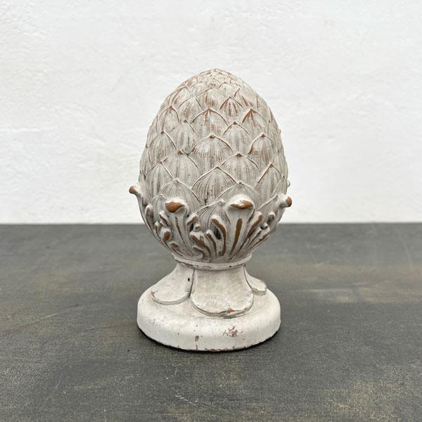 アンティーク風のアーティチョークのオブジェです。セメント製でしっかりとしてた存在感があります。お部屋やお庭のアクセサリーなどにどうぞ！※詳しい商品説明は下のほうに記載があります