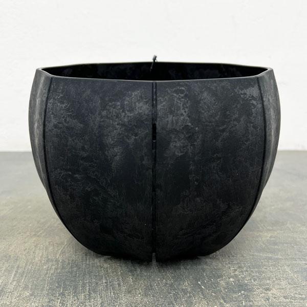 光と風が通う、美と機能を兼ね備えたアートな鉢「Senシリーズ」が誕生しました。従来のスリット効果を備えつつ、上質なデザイン性を兼ね備え、そのままインテリアとしても飾ってもフィットするスマートな植木鉢です。※詳しい商品説明は下のほうに記載があります