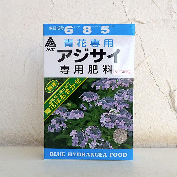 青花系のアジサイの発色をよくする、酸性成分強化配合のアジサイ専用肥料です。酸性土壌における青花系洋種アジサイ「ザ・クリスマス」や「ラ・マルネ」など、青花を美しく咲かせます。青色を増す酸性成分とアジサイの成育・開花に必要な養分を豊富に配合して...