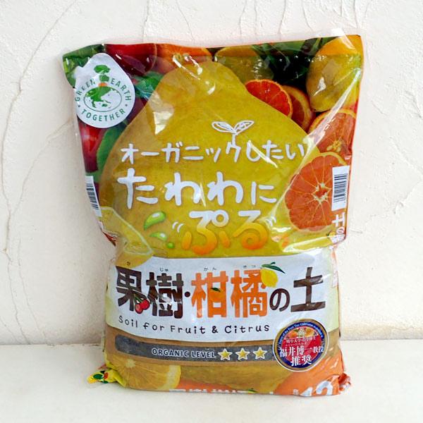 花ごころの果樹・柑橘専用培養土で、コンテナ（鉢）植えにお薦めにタイプです。木炭の配合により保肥力を高め、肥料の効果が長続きします。また、気相率（※土中の空気が占める割合）が高いので、長く排水性が保たれ根の張りをよくします。その他の特徴として...