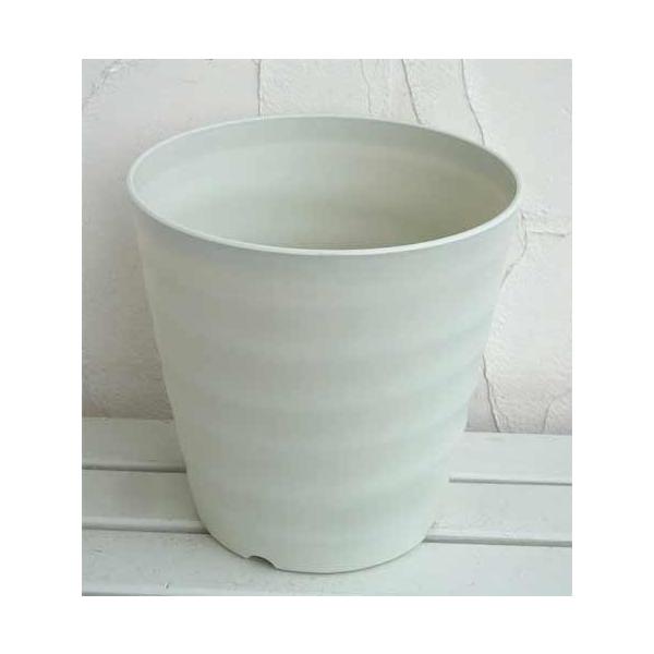 素焼き鉢のようなデザインのプラスチック鉢。マットな質感で置き場所や植物は和風洋風共にマッチします。深さがあるので土がたっぷり入り、水はけと通気性の高い上げ形状は、果樹やバラの植え込みにもオススメです。※詳しい商品説明は下のほうに記載があります