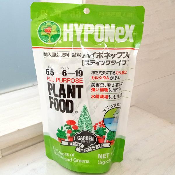 アメリカで開発された速効性の肥料「微粉ハイポネックス」が、1包5ｇ入りの簡単・便利で使いやすいスティックタイプで新登場！植物の生育に必要な各種栄養分をバランスよく含み、水に溶けて素早く効果を発揮。暑さ、寒さ、病害虫への抵抗性が高まり、乾燥や...
