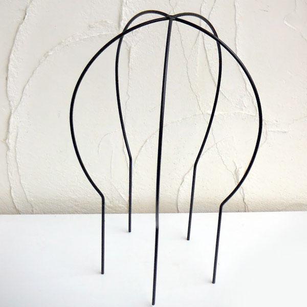 バラやクレマチスの愛好家に特に人気のあるベルツモアのアイアン製品です。日本製で丈夫なつくりが多くの人から信頼を得ています。※詳しい商品説明は下のほうに記載があります