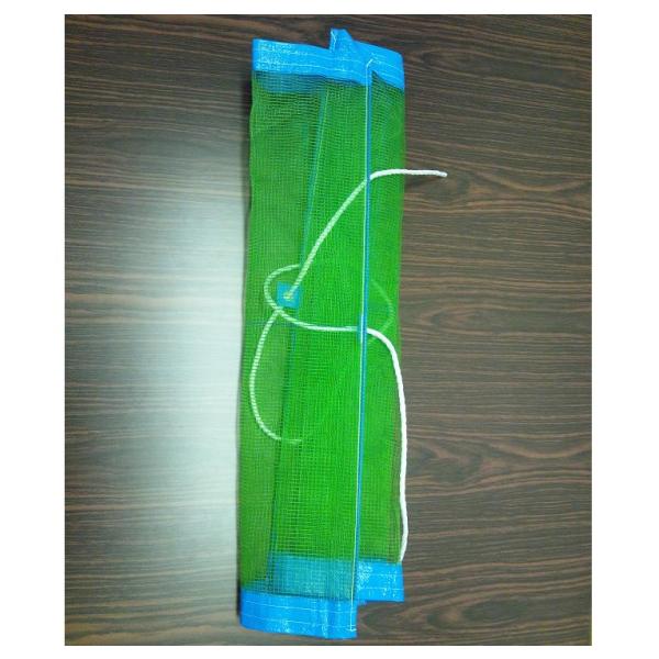 目合いが細かいので収穫物を保護します。結束用の紐が付いてるので簡単に結束できます。