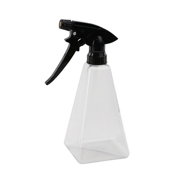 水やり・防虫に適したハンドスプレーです。真鍮の噴口採用でより細かな霧がでます。霧噴射とジェット噴射の切替えでシーンにあった噴霧可能です。●容量：約500ml●カラー：クリア●ボトル部：PVC●ヘッド部：ポリプロピレン●噴口：真鍮メーカー：藤...