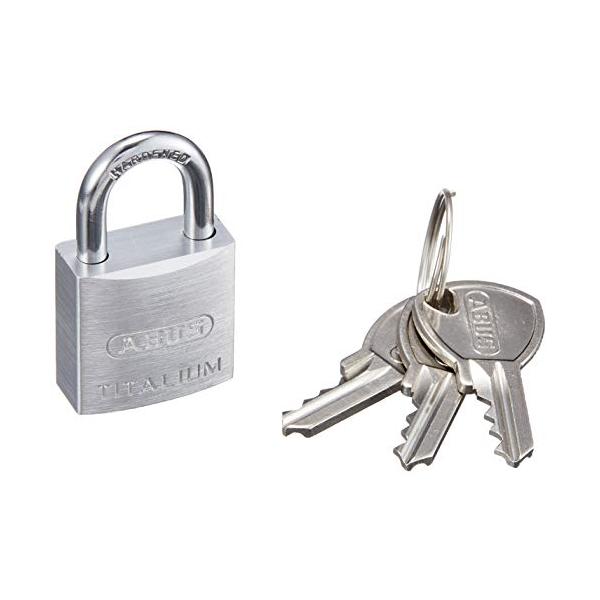 南京錠シルバー/幅(mm):20/64TI20KD・Size:幅(mm):20・パッケージ個数:1・:中国・●アルミボディなので軽くて丈夫です。(真鍮製より約30%軽量)●硬い焼き入れ鋼のツル、軽さと強度を高次元で達成してます。●本体にキー...