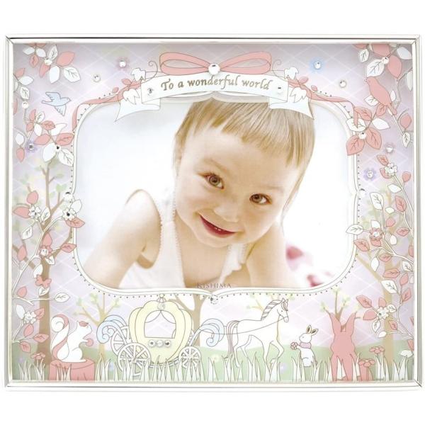 【ガラスのデザインが可愛いベビーフォトフレーム】写真を入れて完成するちいさな森の物語。プリントされたガラスとペーパー台紙の2層の重なりが、奥行感のあるベビーフレームです。【写真をいれるだけで、絵本にでてくる森の世界へ】赤ちゃんの写真をいれる...