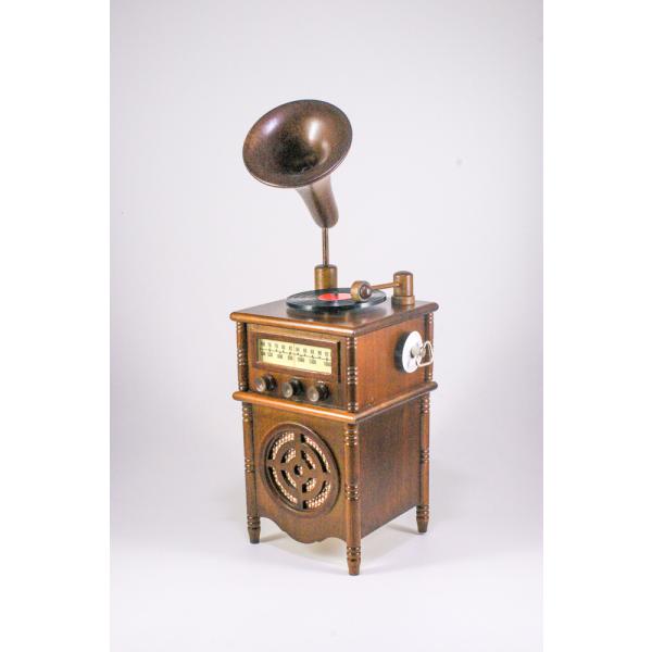 アンティークの蓄音機を模したオルゴールです。落ち着いた風合いでインテリアとしてもぴったりなオルゴールです。ゼンマイを巻くとレコードが回転しながら演奏するからくり付き。曲：アメイジンググレイス