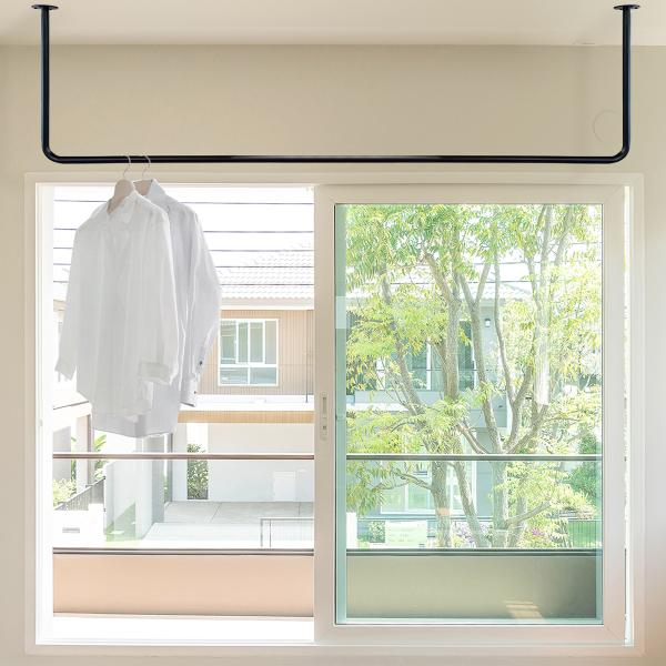 ※沖縄・離島は配送不可。本商品は北海道宛の場合、ご注文1本につき、別途追加送料3000円を頂戴いたします。インダストリアルなデザインのU字型(コの字)天吊りハンガーパイプです。継ぎ目のない鉄製の一体型なので頑丈で、耐荷重は30kgあります。...