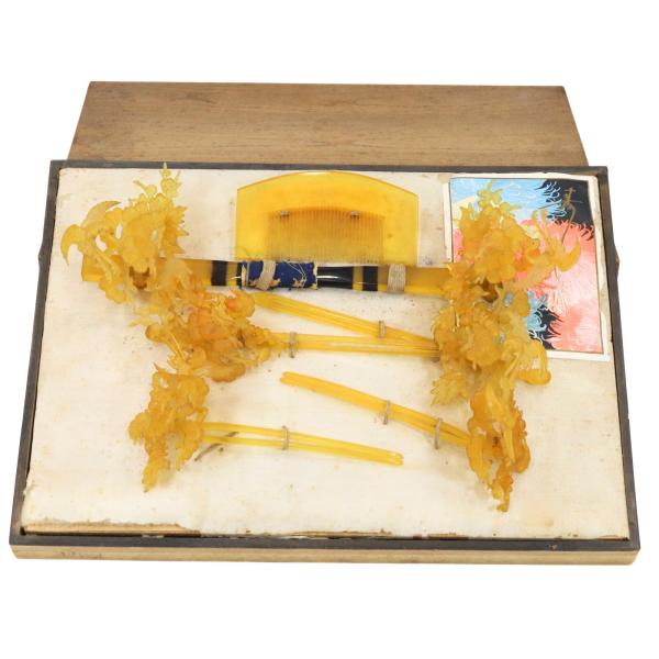 白べっ甲 かんざし 簪 くし 櫛 笄 和装小物 髪飾り 鶴亀 松竹梅 アンティーク 木箱入り 計6点セット 白鼈甲 / 10567 YMRE