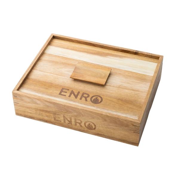 商品概要商品名：ENRO木製バンジュウ材質：アカシア重量： 1,100 gサイズ：以下の画像をご確認ください製造国：中国開発国：日本販売会社：株式会社ENRO色味やロゴの濃さなど個体差があります。個体差からくる違いを理由の返品はお受けできません。