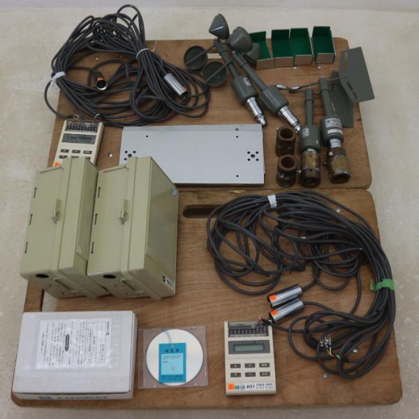 ＜仕様＞商 品 名 ：風向風速計メーカー：石川産業型　　番：風向発信器(VF216)、風速発信器(AH860A)、記録器(MX-C21) 年　　式：2017年重　　量：約 17.5kg電　　源：単三電池 付 属 品 ：センサーケーブル(10...