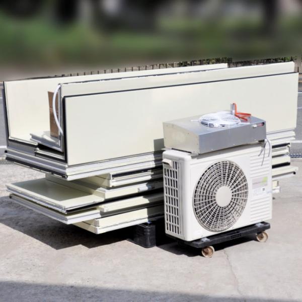 ＜仕様＞商 品 名 ：プレハブ冷蔵庫（1坪）メーカー：大和冷機型　　番：DP410D-22寸　　法：約 幅 1800mm × 奥行 1800mm × 高さ 2300mm（本体組立時、ベース部分、ユニット未含む）型　　番：室内機（セパレート型...