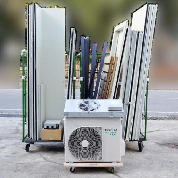 ＜仕様＞商 品 名 ：プレハブ冷蔵庫（1坪）メーカー：大和冷機型　　番：DP410D-22寸　　法：約 幅 1800mm × 奥行 1920mm × 高さ 2300mm（本体組立時、ベース部分、ユニット未含む）型　　番：室内機（東芝クーリン...