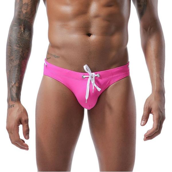 【発売日：2023年06月07日】スポーティーでシンプルなデザインのスイムスーツは、清潔感があります。ローライズのスイムウエアーは美しいシルエットを醸しだします。紐によりウエストのサイズの調整可能で、フロント部分にのみ裏地がついています。【...