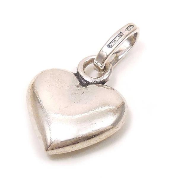 イタリアのシルバーアイテムメーカー：ジョバンニ・ラスピーニによる、ハートの銀製クラシカルチャームです。ハートは恋のお守り、素敵な恋になるように銀のハートにお願いしてみましょう！アミュレット（お守り）として、ペンダントやストラップ、キーホルダ...