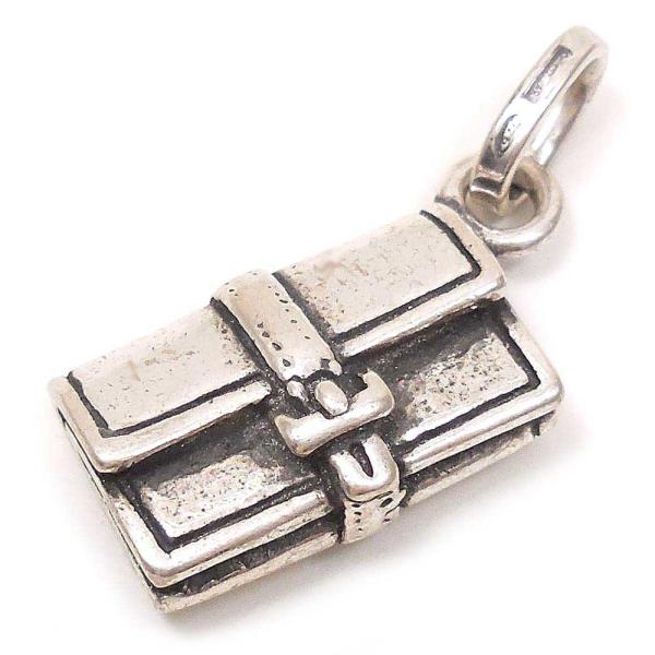 イタリアのシルバーアイテムメーカー：ジョバンニ・ラスピーニによる、セカンドバッグ型の銀製クラシカル・ミニチュアチャームです。チャームとしてだけでなく、ペンダントやストラップ、キーホルダーなどとしてもお使い下さい！「GIOVANNI RASP...