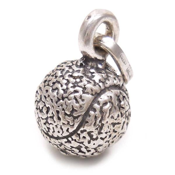 イタリアのシルバーアイテムメーカー：ジョバンニ・ラスピーニによる、銀製テニスボールのクラシカル・ミニチュアチャームです。中空ではないので小さいながらも重みがあります。テニスボール表面のフェルトの質感・見え方を、うまく表現しています。アミュレ...