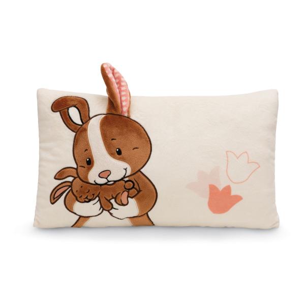 ハチのベリンダとテントウムシのロッティは、野原で追いかけっこをしていました。「ぼくをつかまえてごらん〜！」追いかけっこに夢中で、ロッティはレンガのおうちに思いっきり頭をぶつけてしまいました。慌てて出てきたのは、ラビットのサラ。「大丈夫！？」...