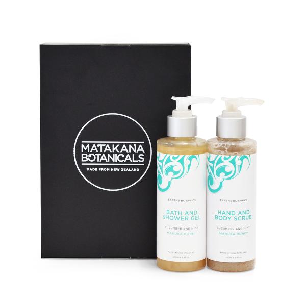 アロエベラ葉エキス、オリーブ油、マカデミアナッツ油を配合した2種類のボディケアセット。バス&amp;シャワージェルはジェルの厚みで肌摩擦を軽減。泡立ちは控えめで、お肌の乾燥が気になる方におすすめのジェル状石鹸&amp;バブルバス（泡風呂）の...