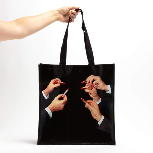 さあ、買い物に行こう！巷で一番クールになれるトートバック。ちょっとしたお出かけにも。防水仕様で丈夫な作り。【サイズ】W40xD13.5xH42cm【素材】ポリプロピレン【原産国】中国