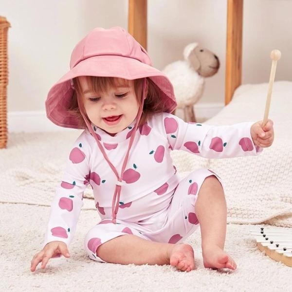 キッズ　長袖ラッシュガードかわいい　ベビー水着お子様を日焼けから守るカワイイパーカーです♪こちらは、全身を守ってくれるつなぎタイプの水着となっています。プールや海で目立ちそうなカラーで、とってもおしゃれ。小さなお子さんの肌への負担が心配なお...