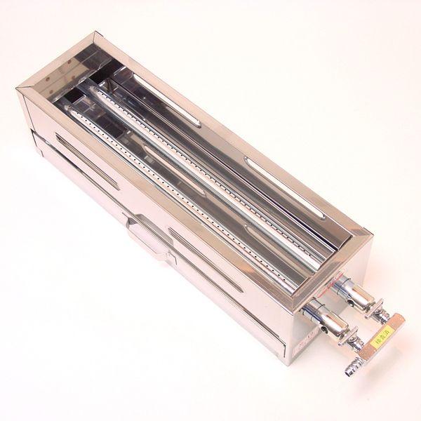 はちまき＆うちわで本格派の焼き鳥を。【仕様】組立式(組立ては、お客様でお願い致します。)ガス式(ガスは、お客様でご用意下さい。)バーナー2本サイズ／45cm×13.5cm×13cmガス消費量／都市ガス3260kcal、プロパンガス0.20k...