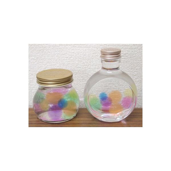 色とりどりのジェルボールが水の中でふくらみます。カラフルでぷよぷよしていて可愛い！【仕様】製作時間目安約5分参考ビンサイズ／約W8.3cm×H10.7cm【セット内容】54名様分セットぷよぷよボール(25g)×1、ラメ(20g)×1、ビン(...