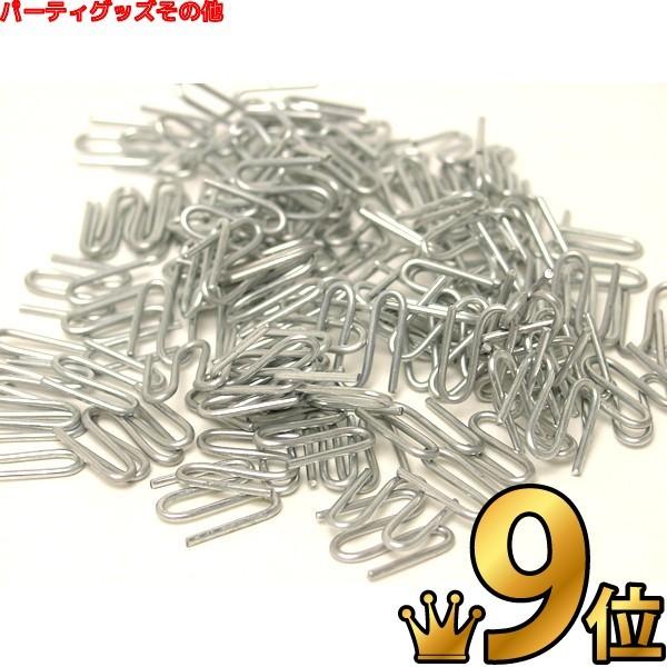 水ヨーヨー風船やビニールグッズを釣るための金具です。ご使用後も集めれば、繰り返しご使用になれます。【仕様】サイズ／1.4cm×1.6cm水ヨーヨー釣り・ヨーヨー吊り・ヨーヨーつり・釣り針・吊り針すくい大会・すくいどり・釣り大会[吊り・つり大...