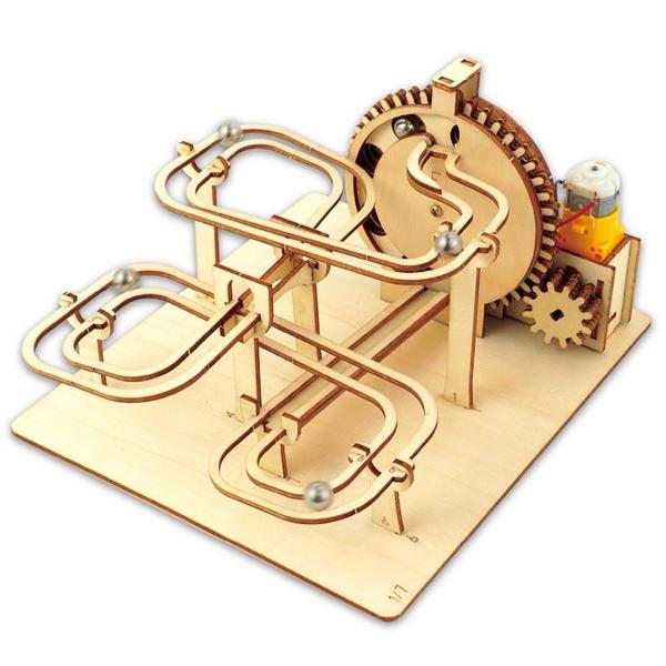 お子様向けの工作キットとして・・・大人が作ってお子様へおもちゃのプレゼントとして・・・手作り作品は、素敵な思い出もつくります。【仕様】対象年齢／9歳以上サイズ／完成サイズ17cm×20cm×12cm重量／約316g素材／ポプラベニヤ、鉄【時...