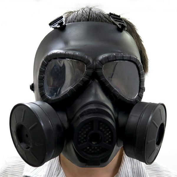 コスプレ仮装用のガスマスクです。【仕様】ゴム付きサイズ／幅約27cm×高さ約25cm×奥行約14cm、マスク部分幅約19cm×高さ約22cm、頭囲〜約56cm(鼻部分を含む)素材／プラスチック、ラテックス重さ／約280g固定ゴムバンド6ケ所...