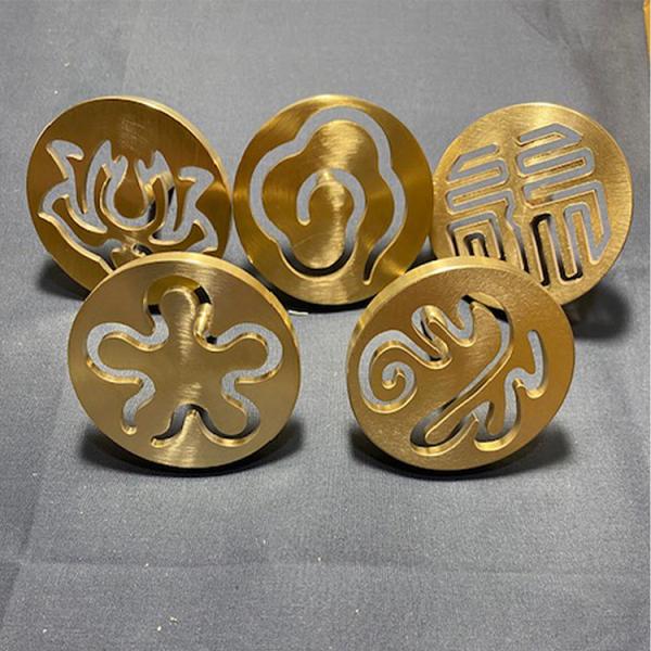 本場中国から輸入しました。各デザインはめでたい雲、蓮の花、福字、梅花