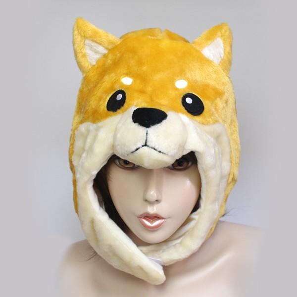 ピンと伸びた耳に可愛い目が特徴の柴犬風かぶりものです。耳がかくせて防寒アイテムにもご利用頂けます。【仕様】あご下マジックテープ止め素材／アクリル、ポリエステルサイズ／大人用フリーサイズいぬ・犬・戌年・写真・撮影・年賀状用コスプレキャップ・帽...