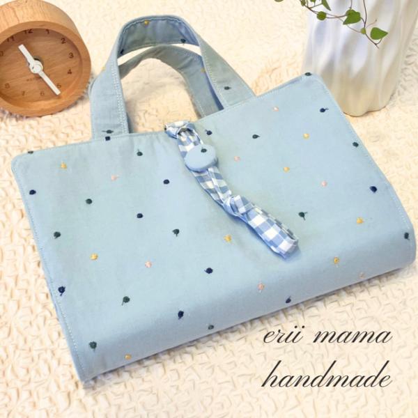 看護学生に大人気！明るく可愛い【カラフルドット刺繍生地】を使った「レビューブック専用カバー」です。ドット柄の刺繍がさりげなく華やぎをプラスし、持つだけで勉強時間が楽しくなるデザイン。バッグに入れても傷や汚れを防ぎ、清潔に保てるので、毎日の勉...