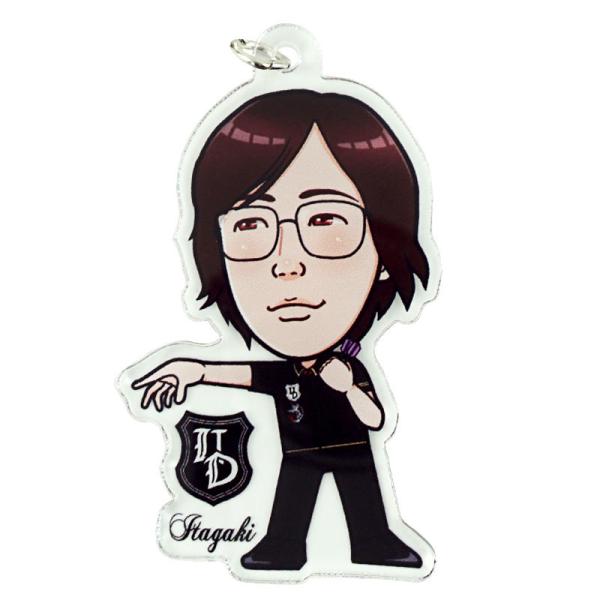 ULTIMA DARTS所属の板垣智大プロのキーホルダーアクセントやバッグに取り付けやすいナスカン付き素材: アクリルサイズ(約): 3.5×7.0×0.3(cm) ※金具部除く