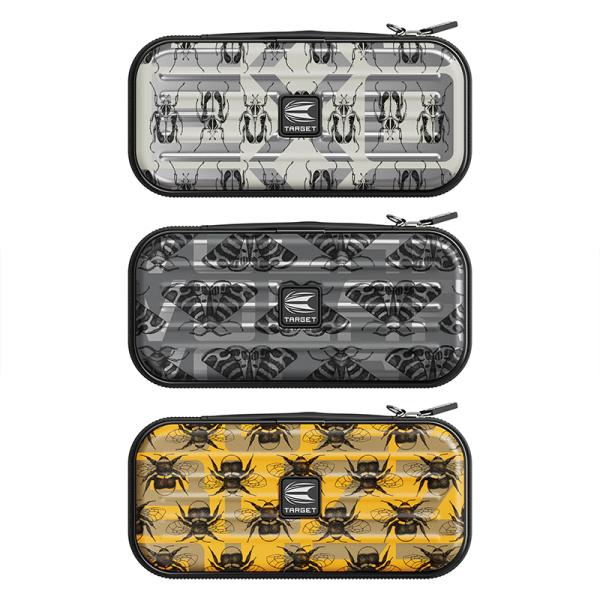 EVA素材を採用したTAKOMA WALLET2つのジップポケットで小物もスッキリと収納が可能です。丈夫なEVA素材を使用しており、ダーツやアクセサリーをしっかりと保護してくれます。内側はベルベット素材を使用しており、傷がつきにくくソフトな...