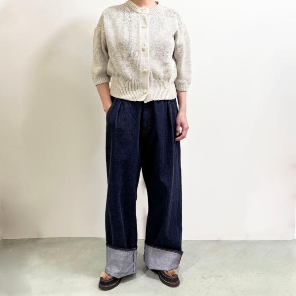 COMM.ARCH  コム・アーチ　  HAND FRAMED CO.SI.CREW C/D  　東北地方で現存する、貴重な手横編み機職人が時間をかけてざっくりとしたクルーネックカーディガンを編み立てています素材はインド綿のテープヤーン（と...