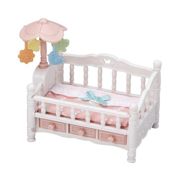 ■発送倉庫:玩具倉庫（※千葉県からの発送）■種別:おもちゃ■発売日:2020/03/25■メーカー:エポック社■対象年齢:3歳以上■説明:みつごちゃん(ちいさい赤ちゃん)が並んで寝られるかわいいベビーベッドです。 ベッドの横についているお花...