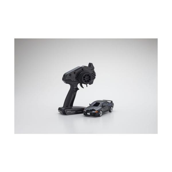 ■発送倉庫:GAME倉庫（※千葉県からの発送）■種別:ホビー■発売日:2025/05/28■メーカー:京商■説明:日産スカイラインGT-R R32 V-SPEC II 新劇場版有員文字(イニシャル)D」 スカイラインシリーズ初の4WDを採用...