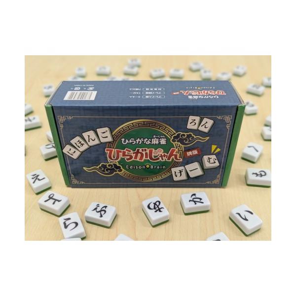 ■発送倉庫:玩具倉庫（※千葉県からの発送）■種別:おもちゃ■発売日:2025/06/01■メーカー:エムケイエンタプライズ■説明:ひらがな×麻雀をコンセプトに、誰でも楽しめる麻雀風ボードゲーム！ ひらがなの書かれた牌を引き、単語を作っていく...