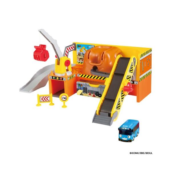 ■発送倉庫:玩具倉庫（※千葉県からの発送）■種別:おもちゃ■発売日:2025/11/08■メーカー:バンダイ■対象年齢:3歳以上■説明:『ちびっこバス タヨ』から、「力持ち工事現場」がプレイセットになって登場！ クレーン遊びやベルトコンベア...