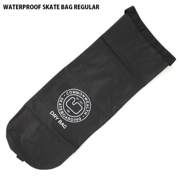 コモンウェルス・ドライバッグでボードをドライに保ちましょう通常の完全なスケートボードとデッキ(サイズ8.5以以下)を備えていますローリングバックルトップクロージャ防水性と耐久性を備えるSIZE 約32cm×88cm
