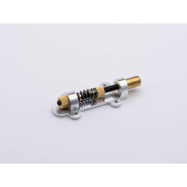 アーミングアジャスターは、ロック式トレモロやシンクロタイプ・トレモロをフローティング・セッティングした際にありがちなチューニングの不安定さ、特にチョーキング時に他の弦がチューニングダウンしたり、弦が切れた場合に他の弦がチューニングアップする...