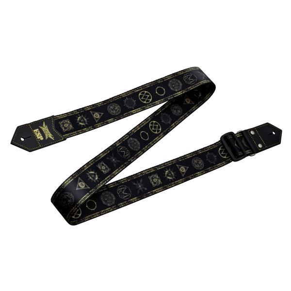 これまで登場した歴代魔法陣を表裏全面にプリントしたストラップです。ストラップ本体はポリエステル系合成繊維のテリレンを使用していますので、十分な強度ながらしなやかで肌触りも良いです。エンド部には本革を使い、ステッチで補強していますので強度も確...